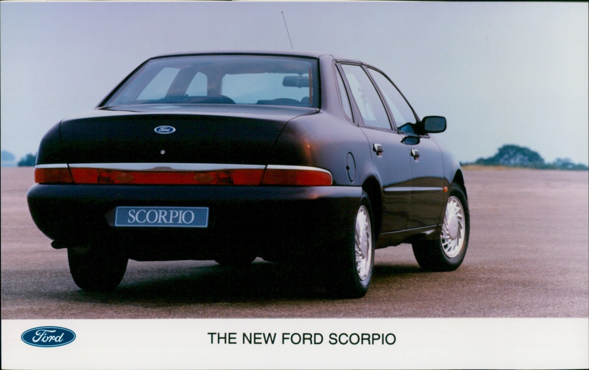The new Ford Scorpio is unveiled. - Vintage Photograph