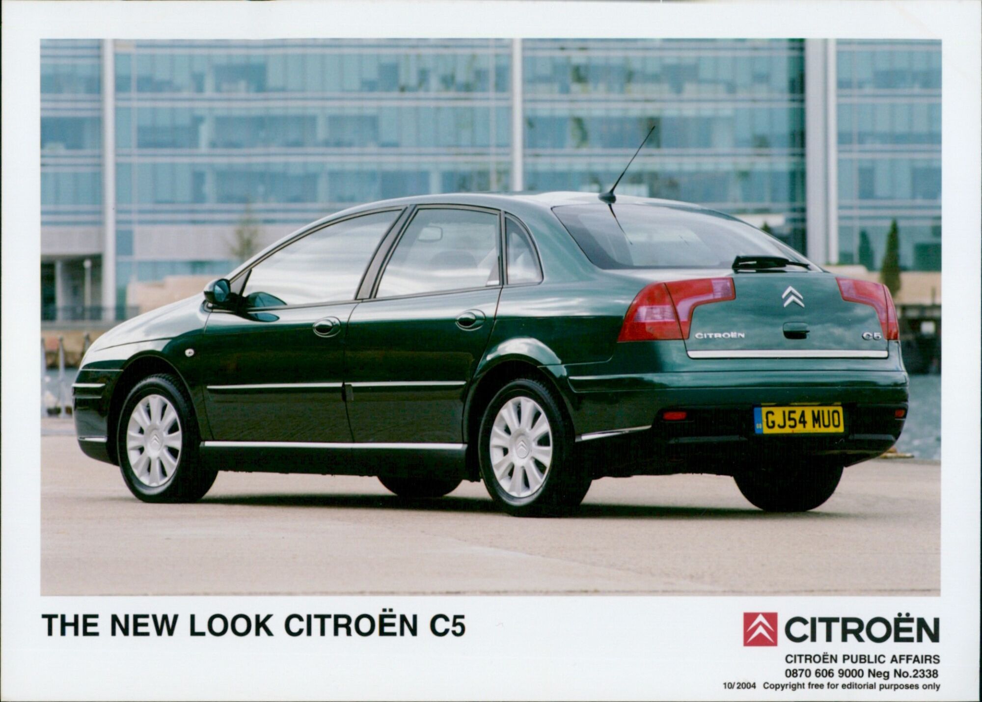 The new look Citroën C5 is unveiled. - Vintage Photograph