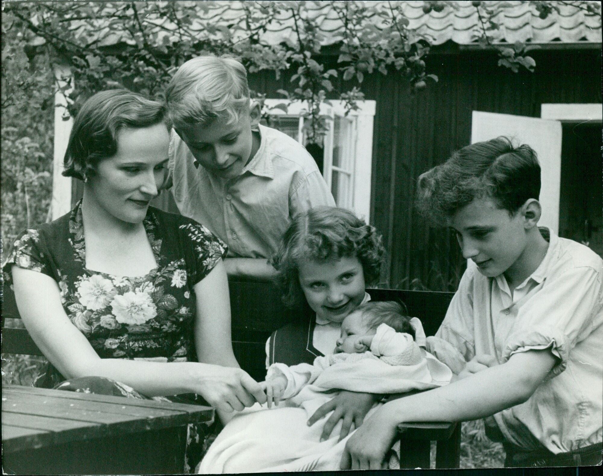 Olof Lagerkrantz and his family pose for a portrait in Sweden in 1954.