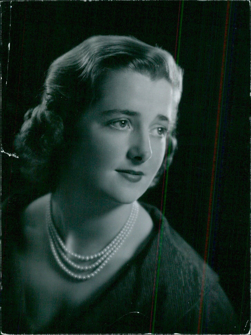 Hon. Frances Roche, the younger daughter of Lord and Lady Fermoy, pose