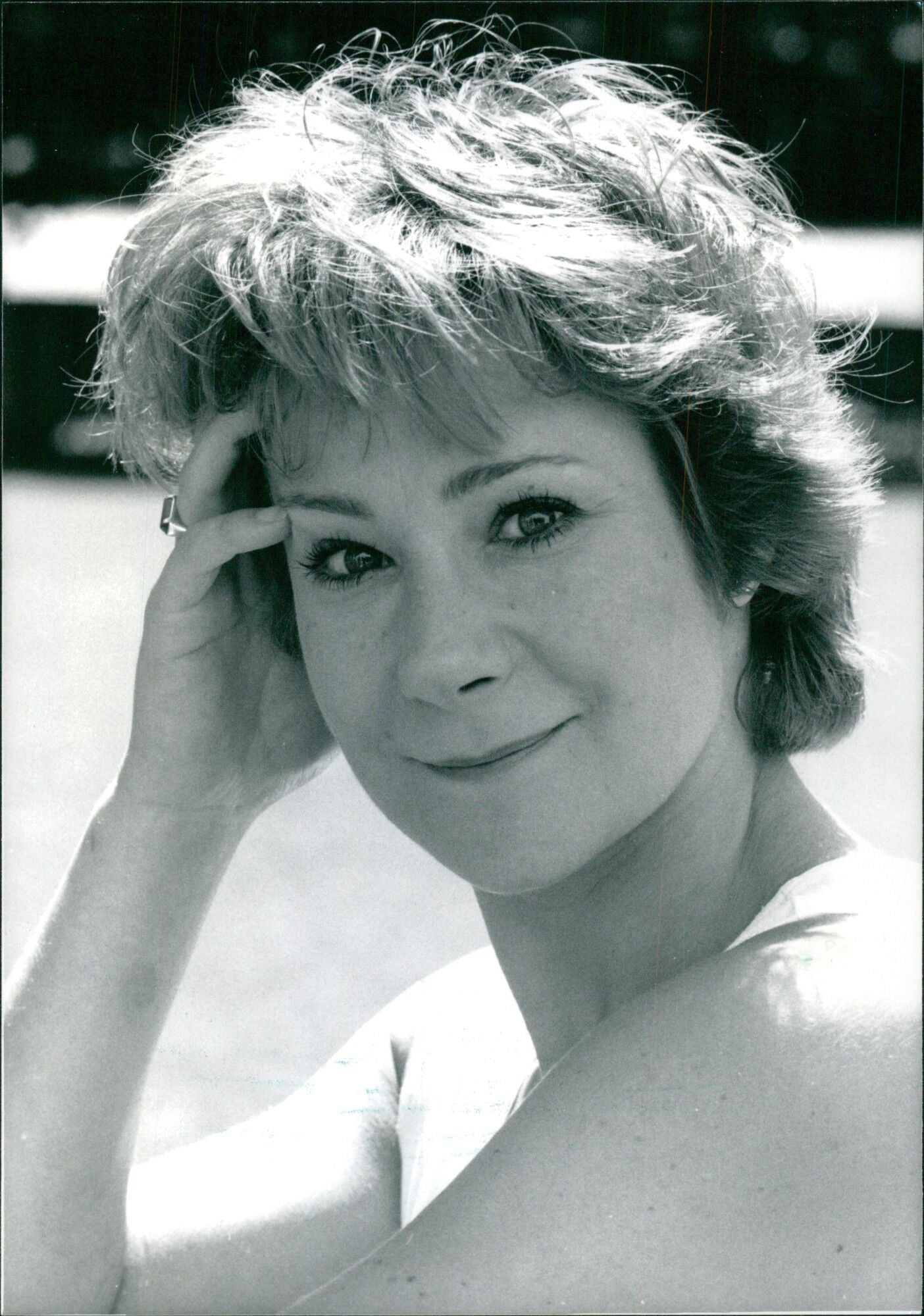British actress Zoe Wanamaker poses for a portrait in 1987. - Vintage