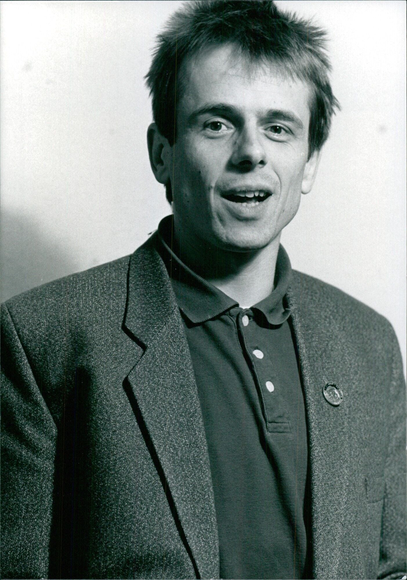 British actor Tom Watt poses for a photo shoot in London, 1988. - Vint