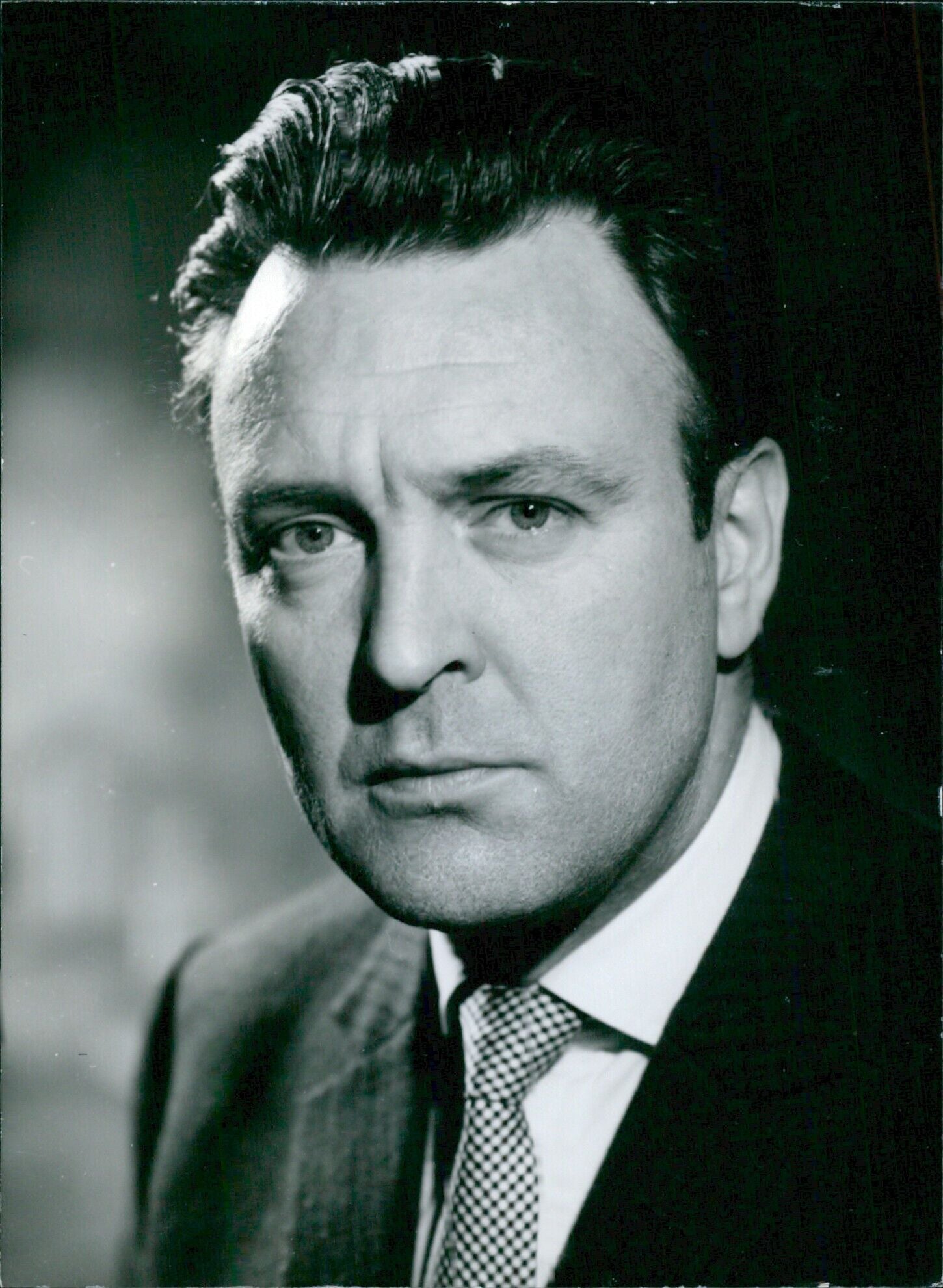 British actor Donald Sinden poses for a portrait study by Vivienne in