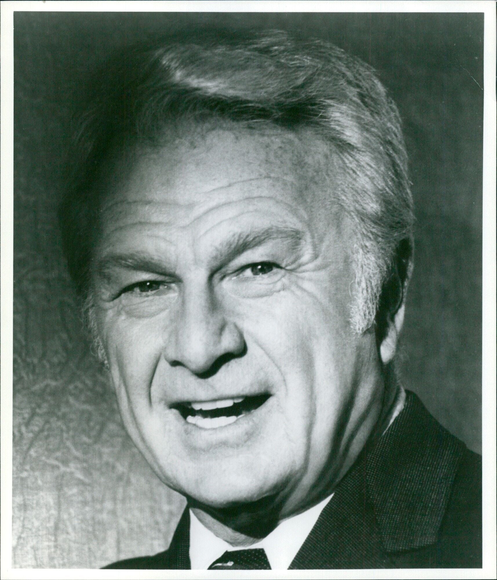 Eddie Albert poses on the set of the television series in 1975. - Vint