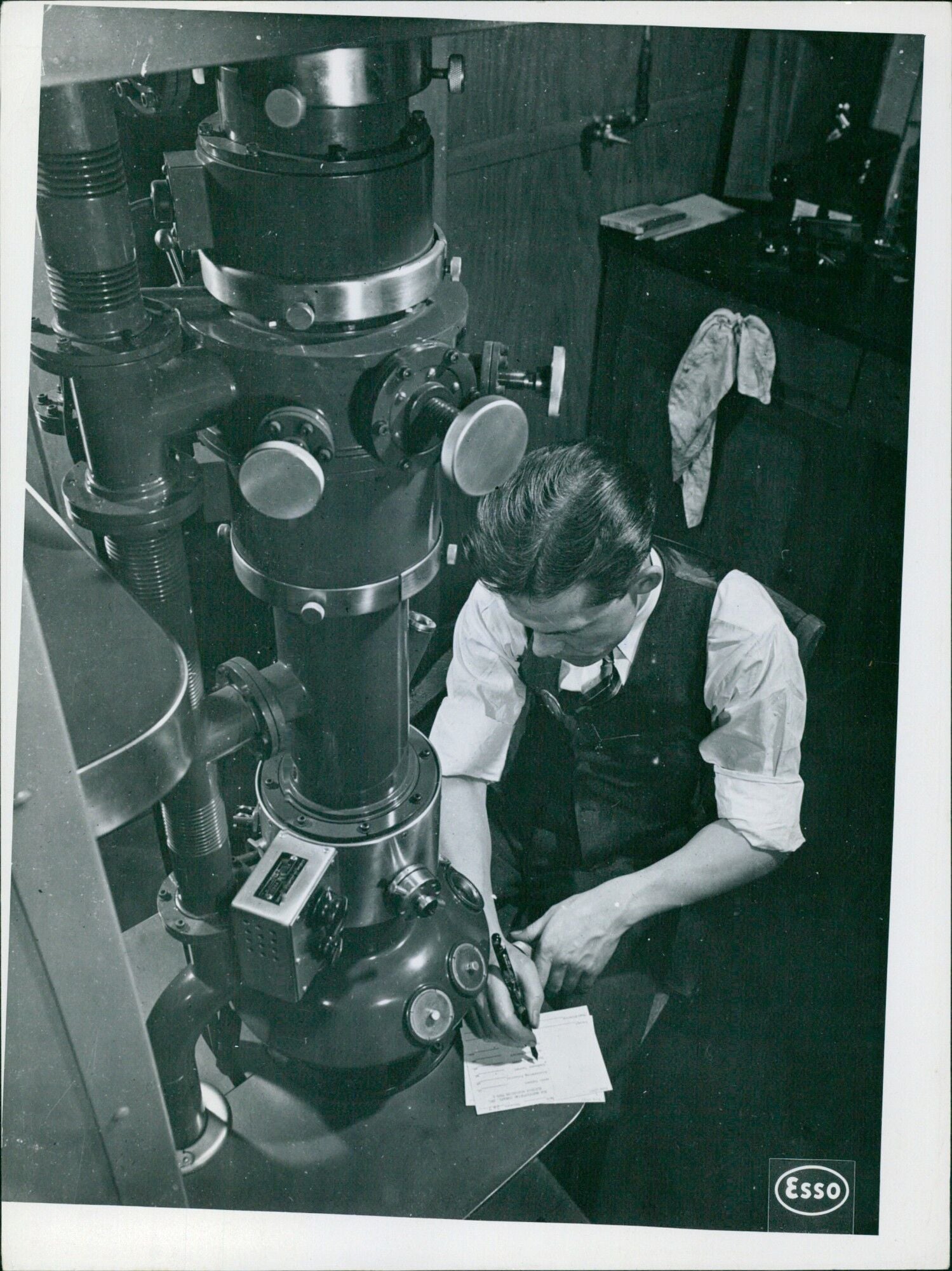 Scientists are using electron microscopes to explore the molecular str