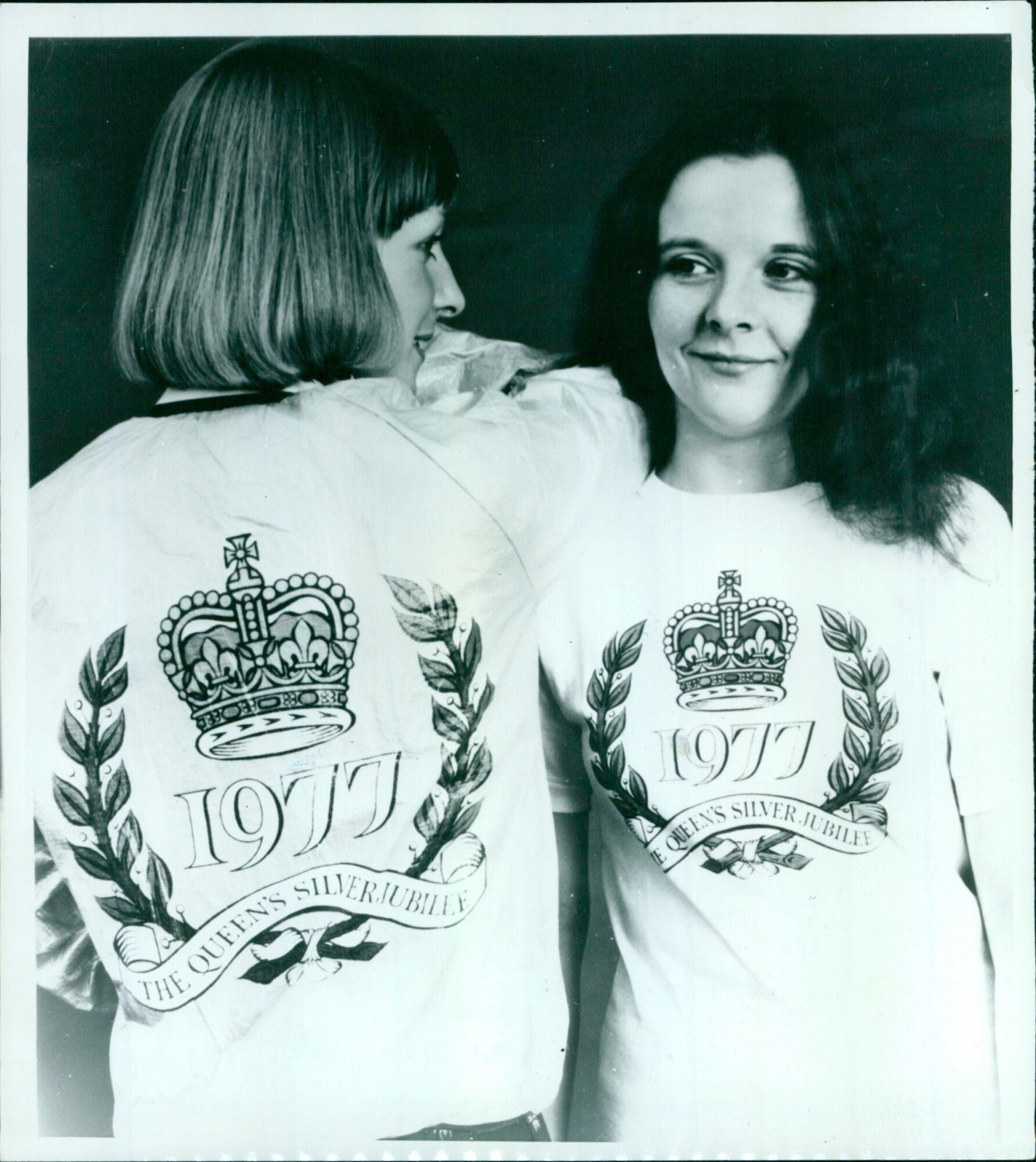 A model wearing the official Silver Jubilee emblem on a t-shirt and bo