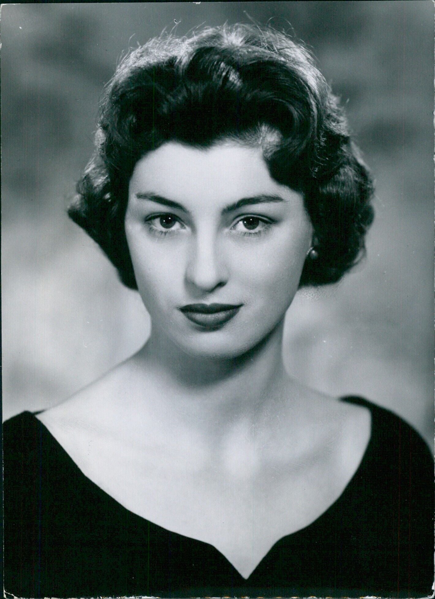 Gillian Barclay, eldest daughter of Sir Roderick and Lady Barclay of G