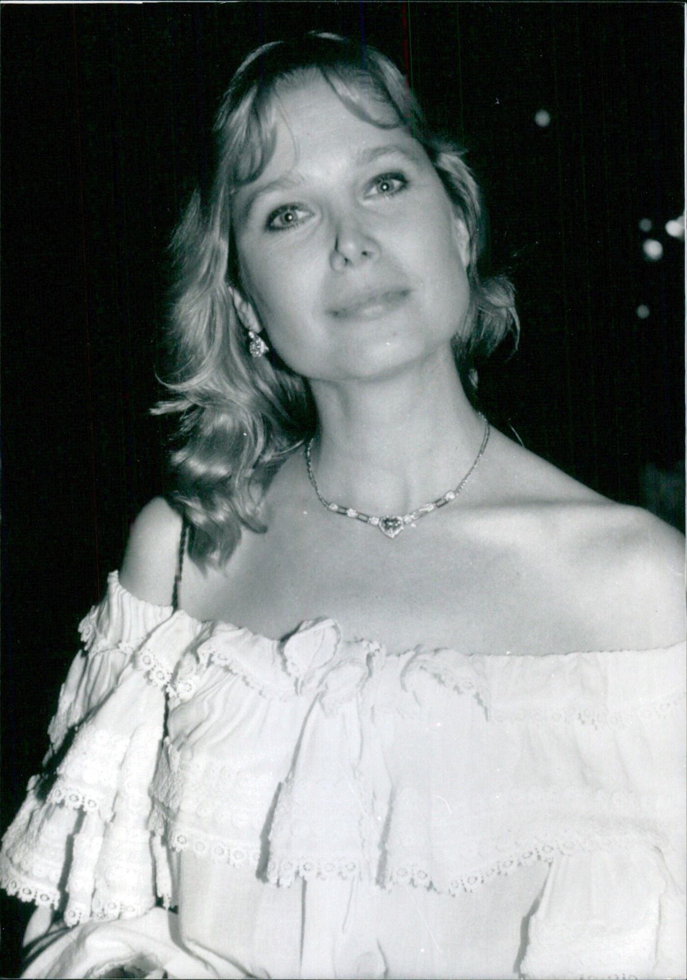 Actress Deborah Raffin poses for a portrait in 1989. - Vintage Photogr