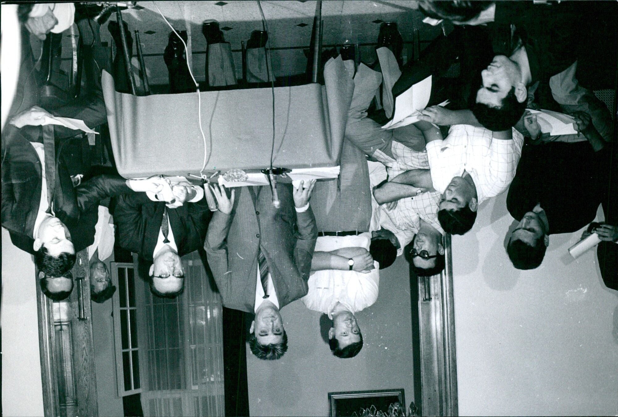 Sovjet spies exchange information and code books outside the Soviet Em