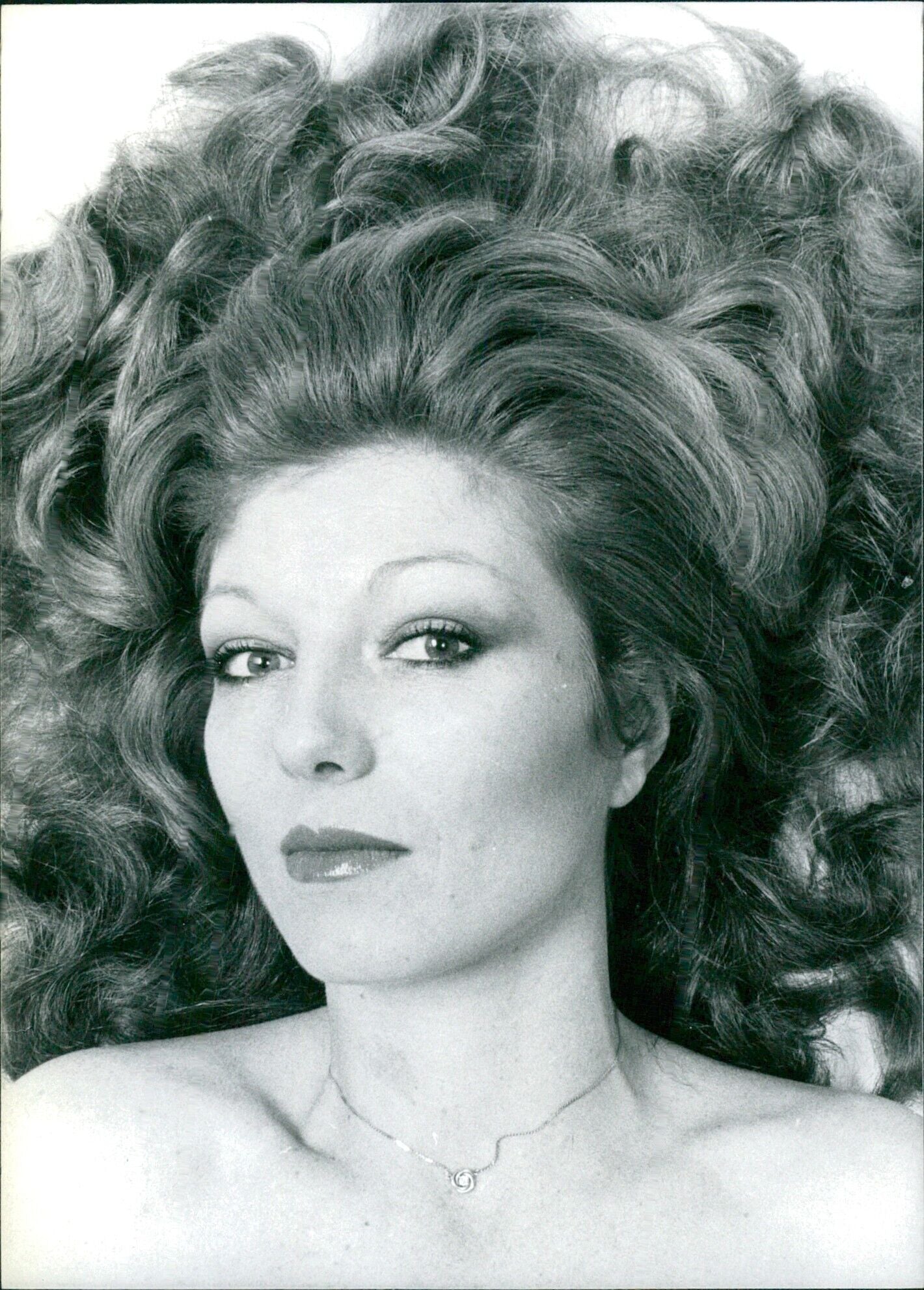 British actress Rula Lenska poses for a portrait in 1981. - Vintage Ph