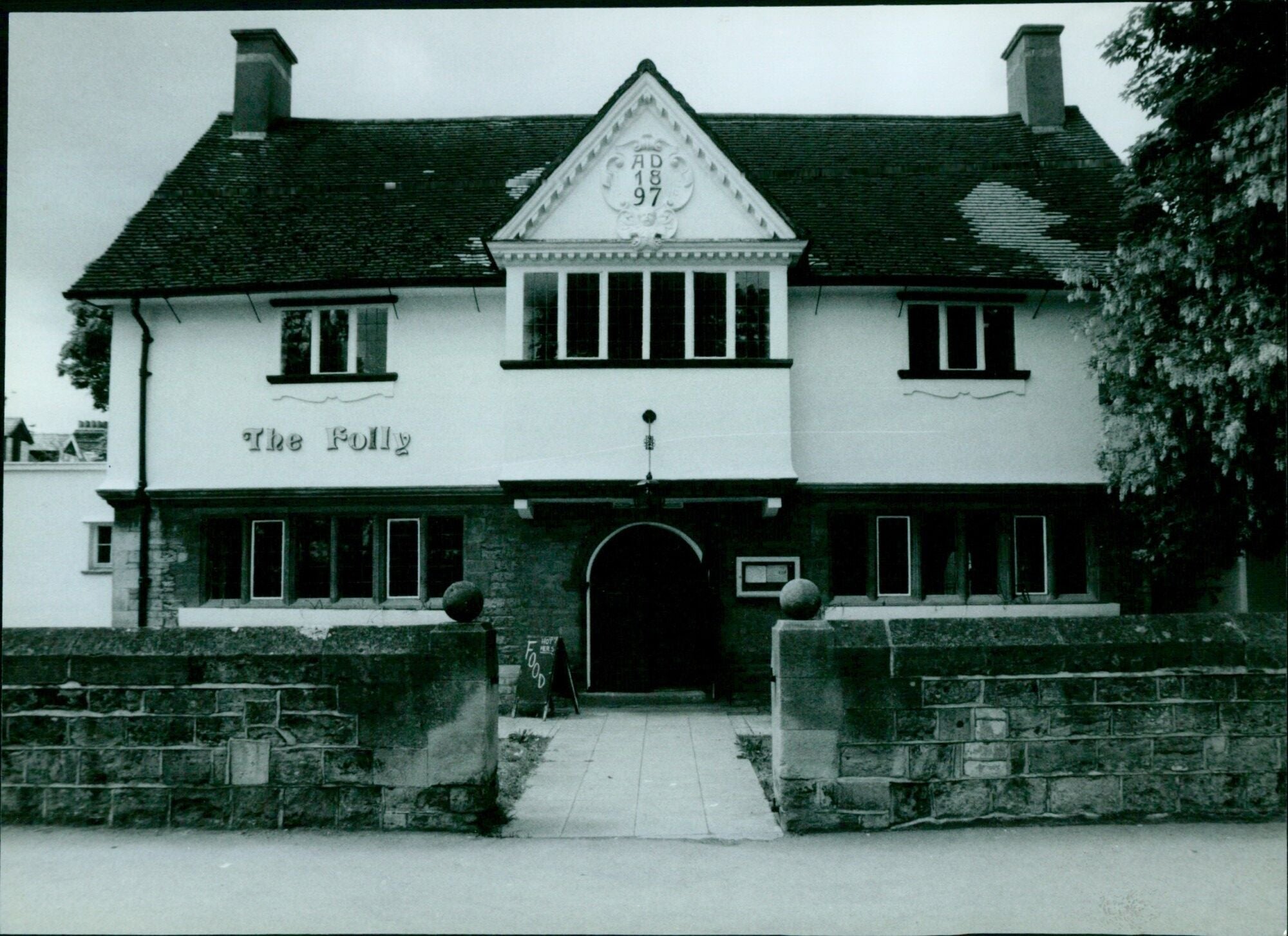 The Folly Inn, Abingdon Road, as seen on April 10, 2021. - Vintage Pho