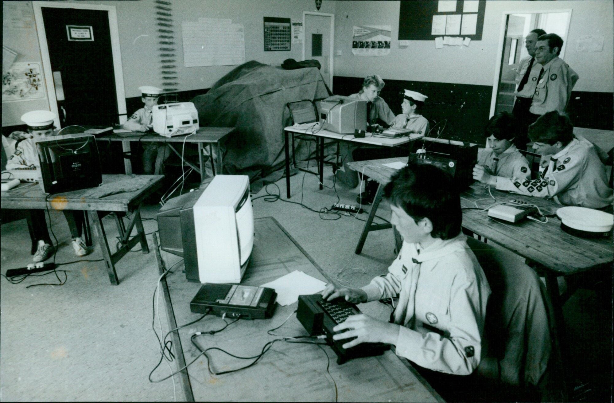Kidlington Sea Scouts use computers to teach traditional scouting skil