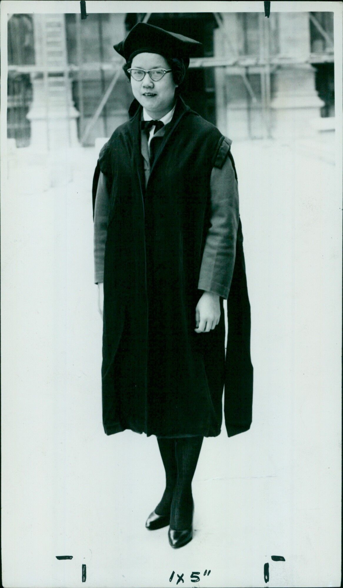 Miss Lai Ting Fong receives a D.Phil in crystallography at St. Hilda's