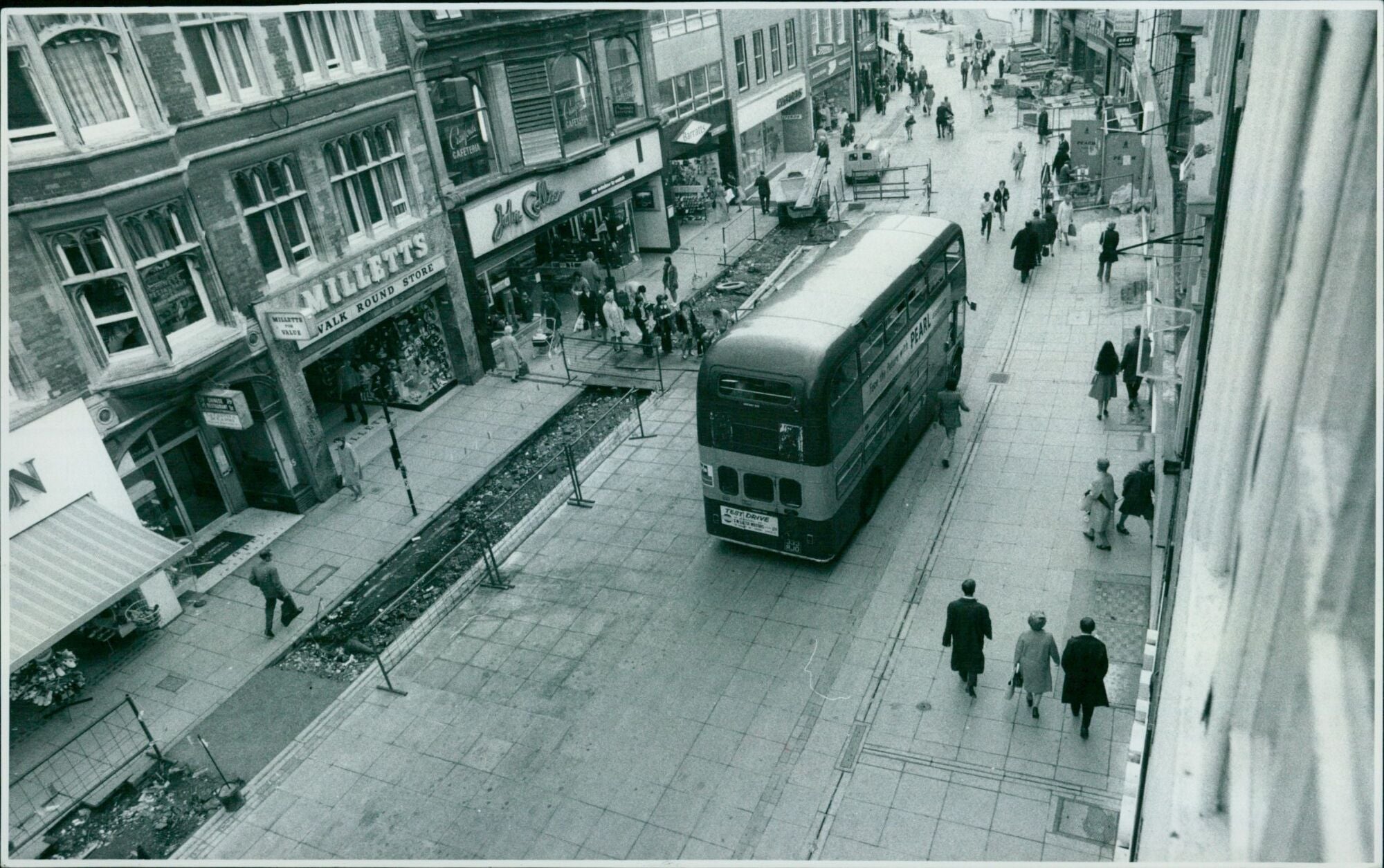 A test drive of a car outside a Pearl Queen Street store in Oxford, En
