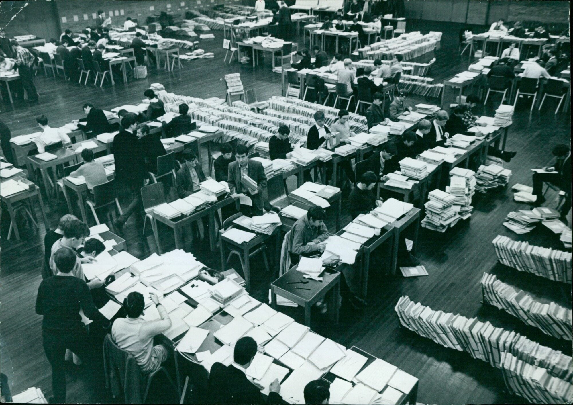 A crowd of people gathering while following social distancing guidelin