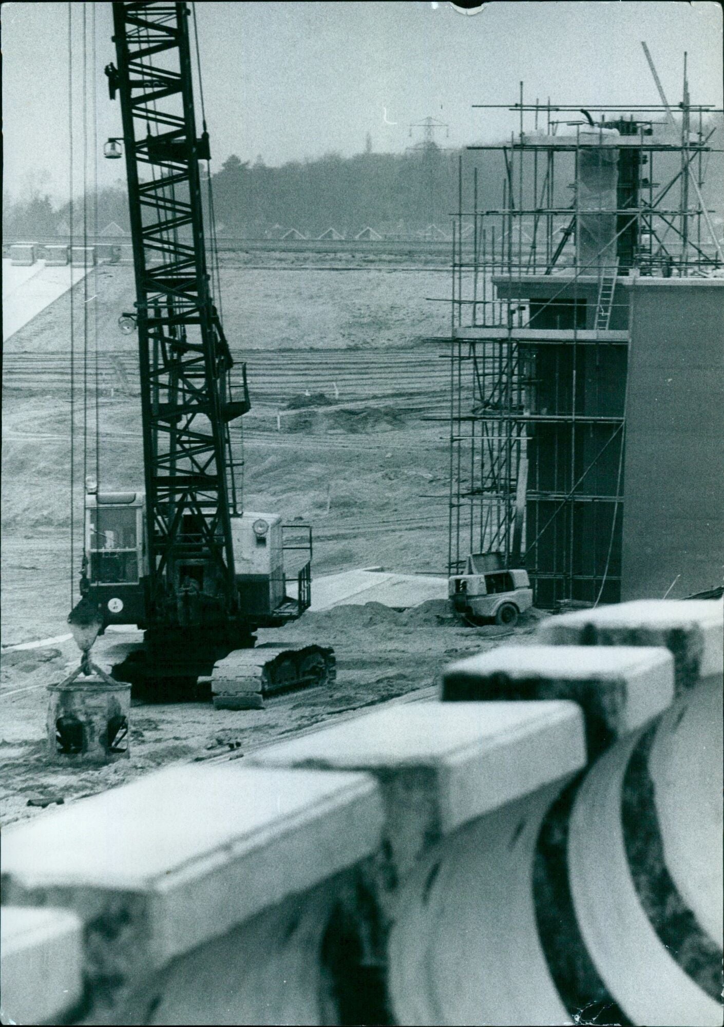 Oxford Mayor, Dr. John Pardoe, ceremoniously opening the town's new sh
