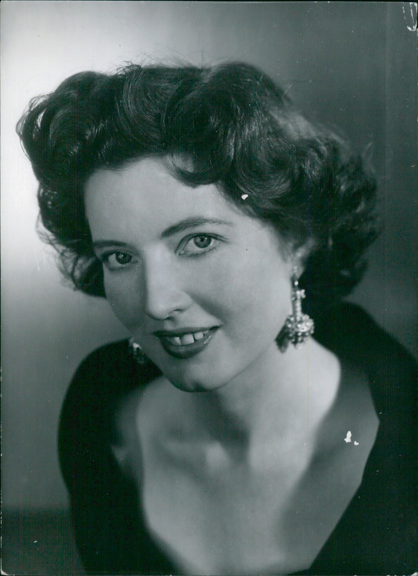 Janet Brown, a comedienne and singer of TV, stage, and films, poses fo