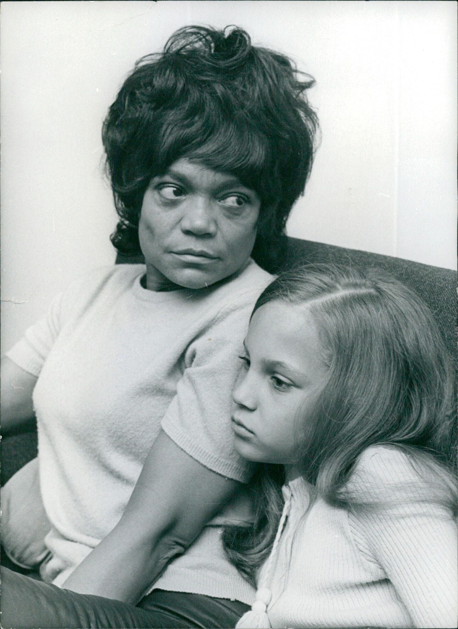 Singer Eartha Kitt poses with her daughter Kitt in 1972. - Vintage Pho
