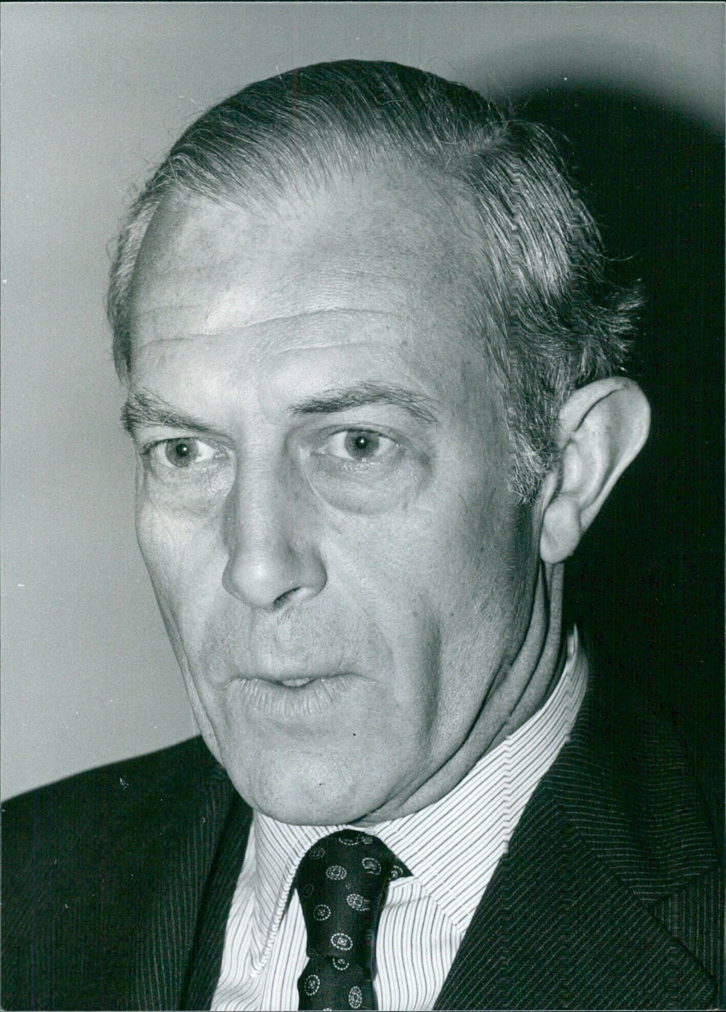 British Ambassador to Greece Perry Rhodes poses in 1982. - Vintage Pho