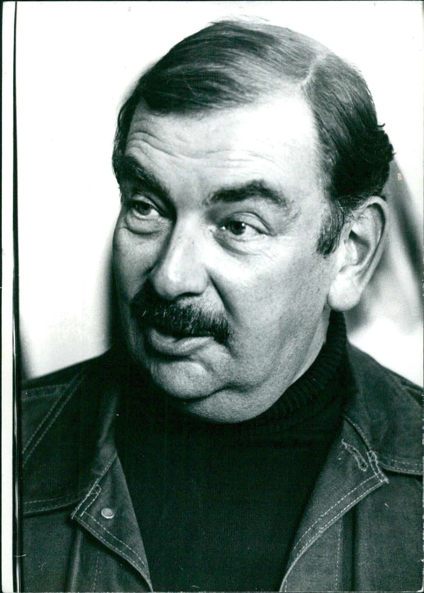 British stage director Peter Deus poses for a portrait in 1977. (Photo