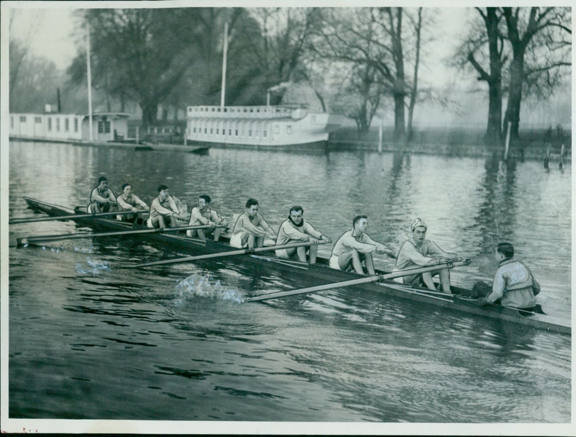 Wadham College students practice for the Oxford University Torpid Race