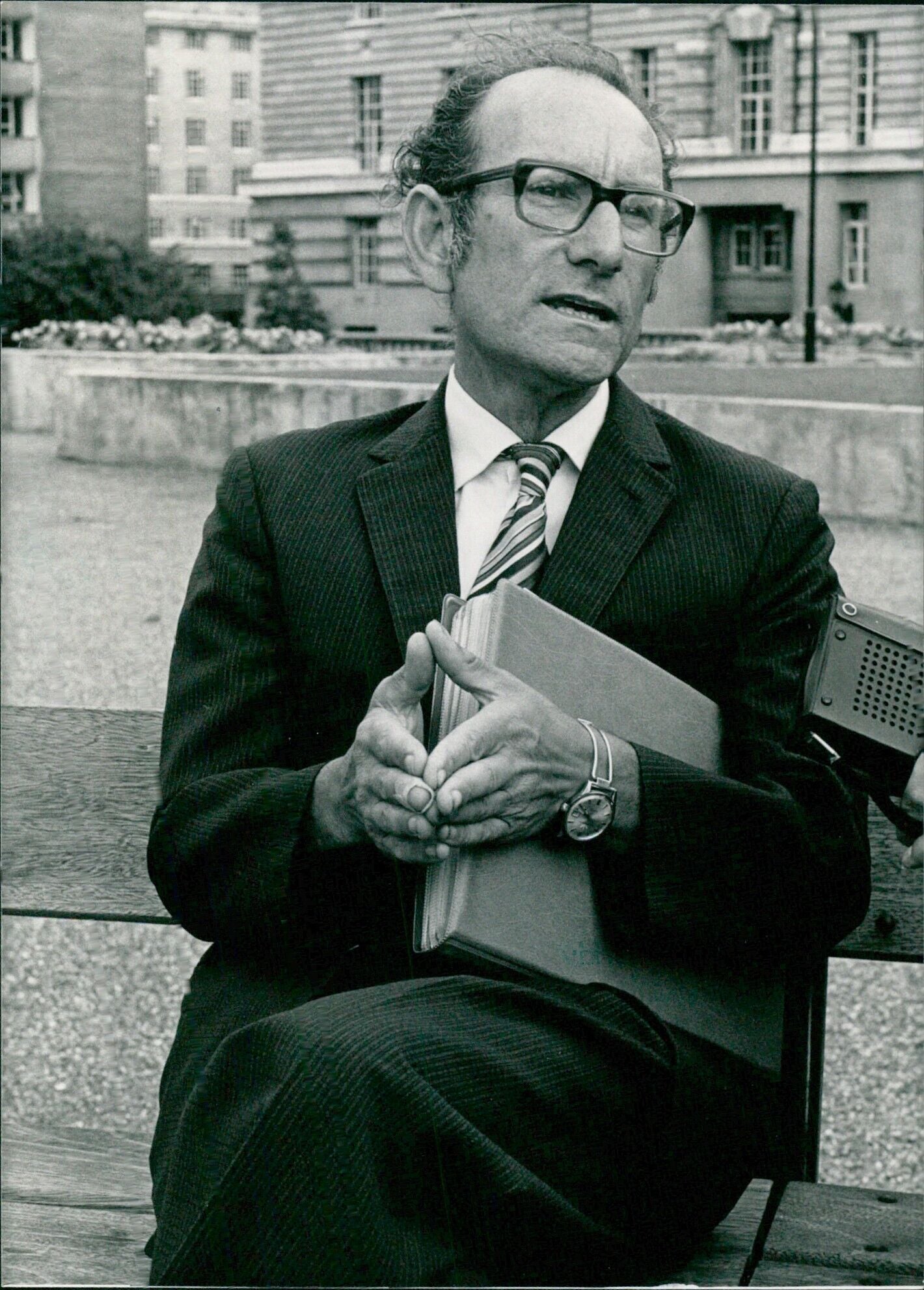 Dr. Cesar Milstein, joint Nobel Prize in Medicine winner of 1984, pose