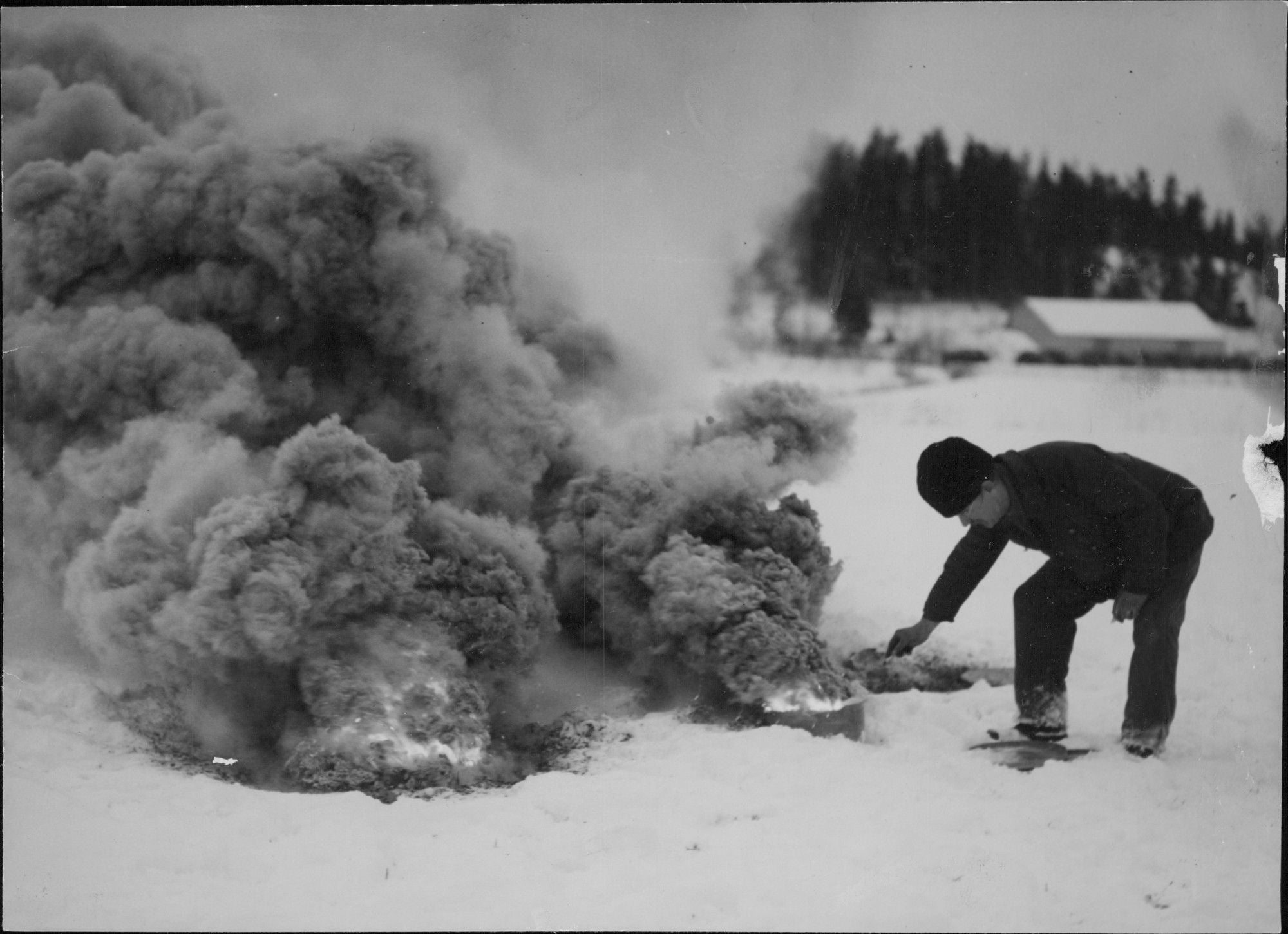 Smoke smoke from smoke flakes in defense field practice - 29 January 1