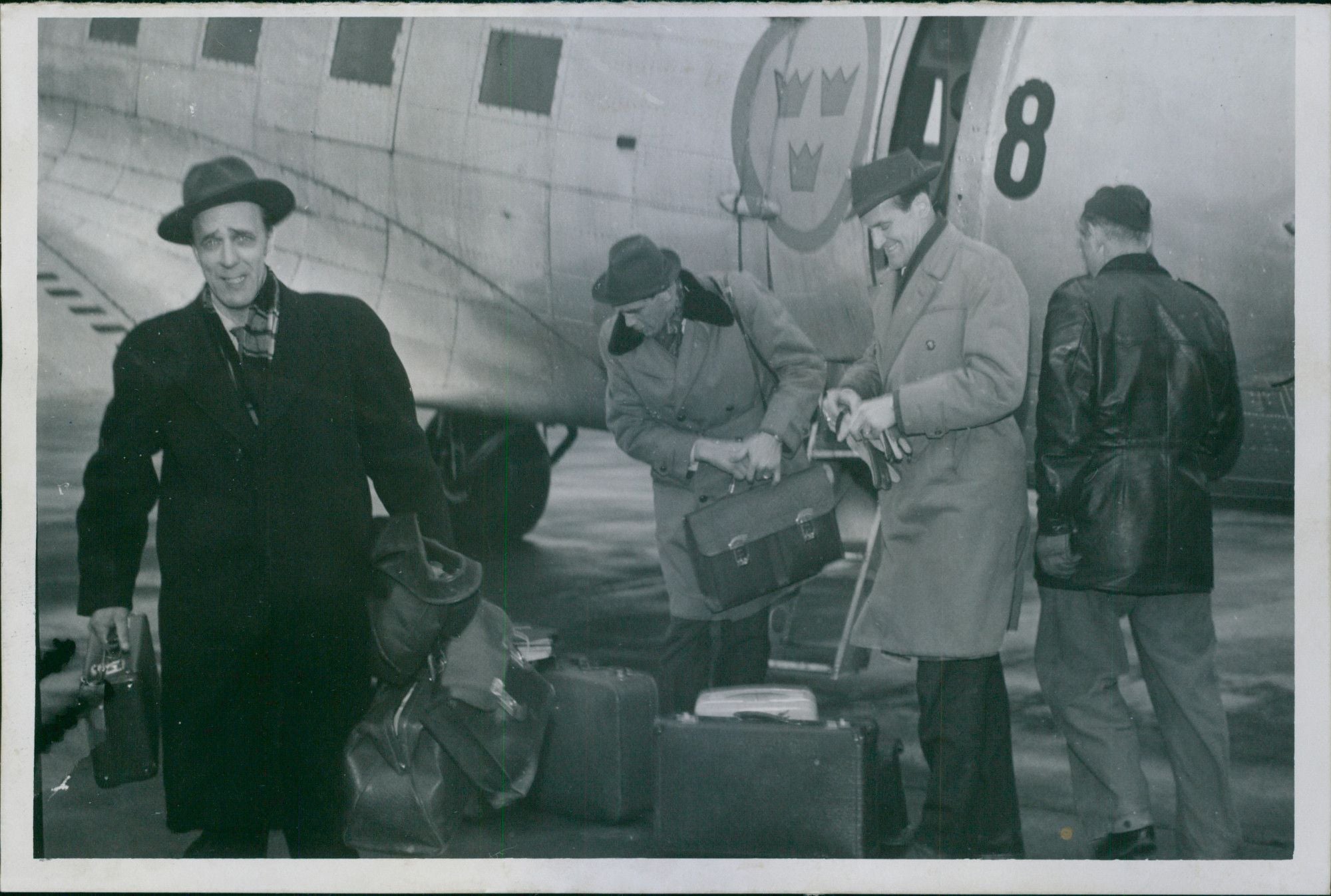 The detectives Lars Kollander, Arthur Larsson and Olle Jörnander arriv
