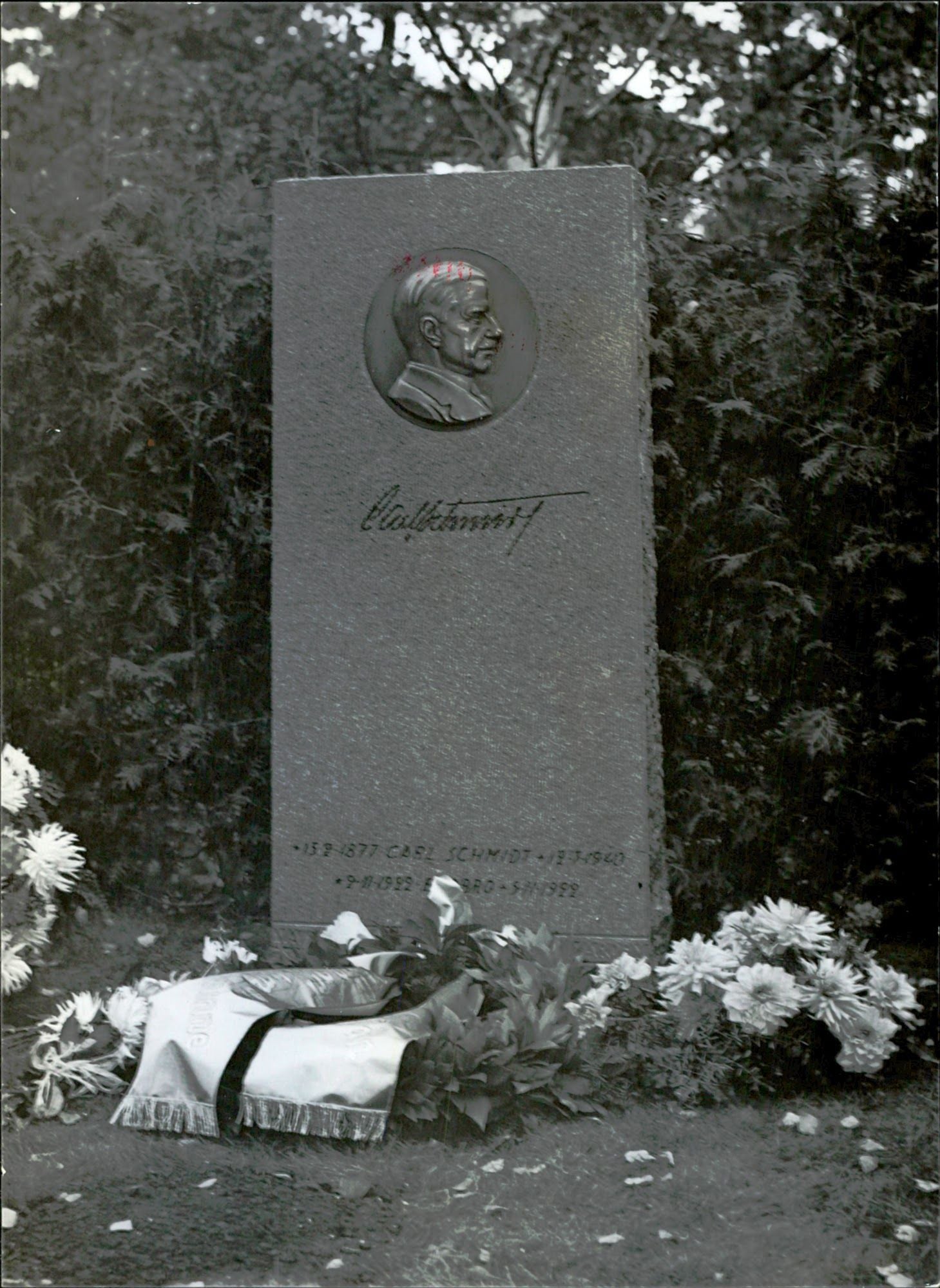 Colonel Carl Schmidt's grave - 12 October 1941 - Vintage Photograph