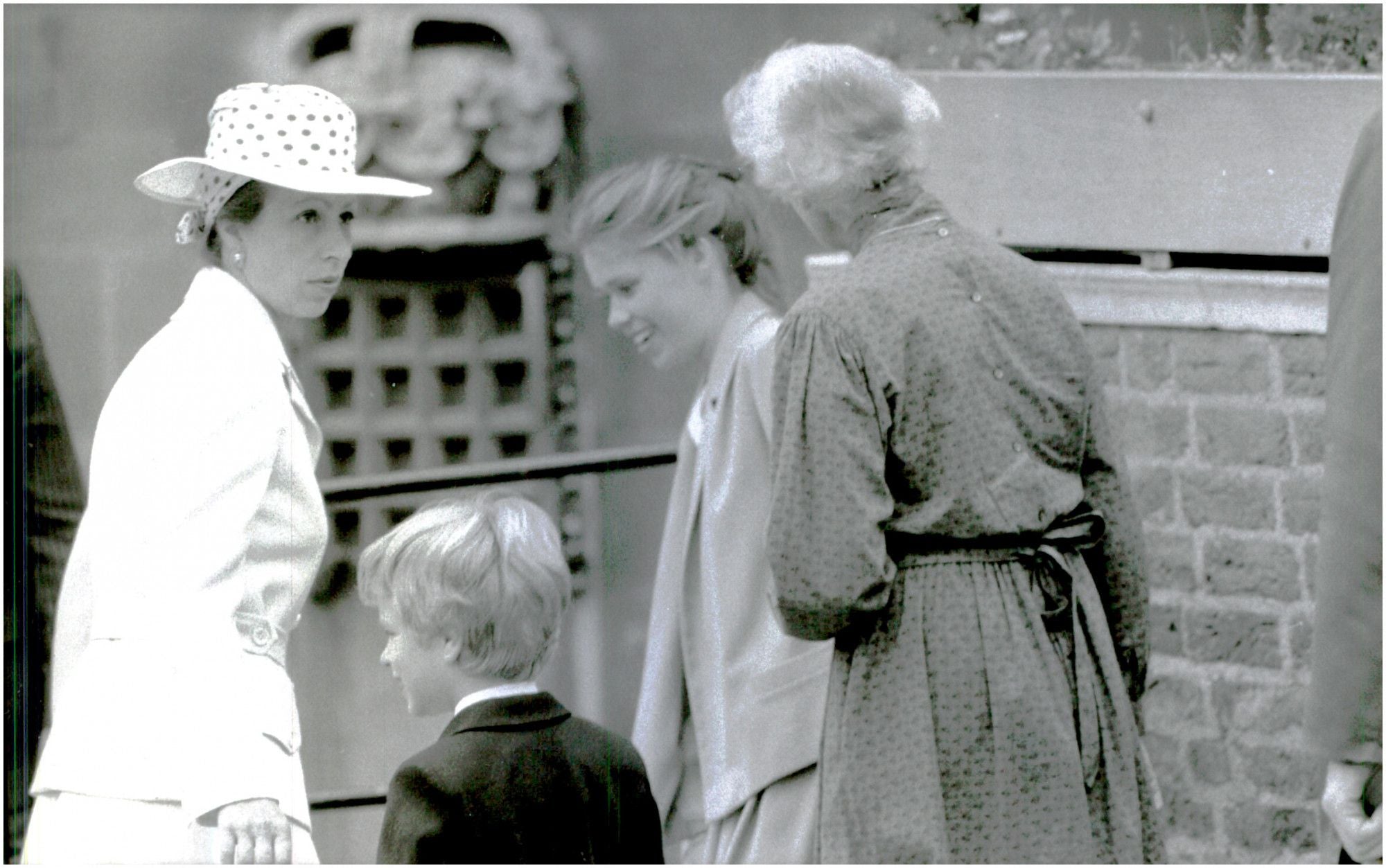 Prinsessan Anne och hennes son Peter tillsammans med Lady Sarah Armstr