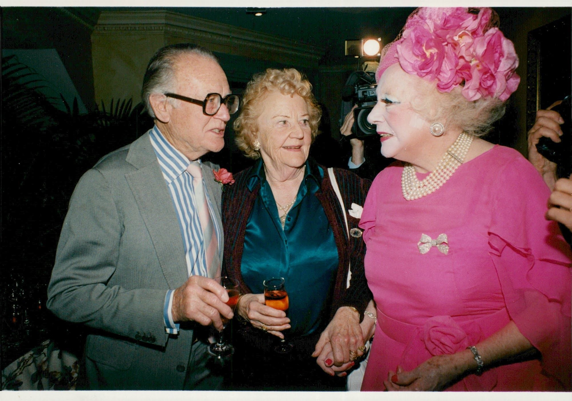 Barbara Cartland, together with Sir John Mills and his wife Mary - Vin