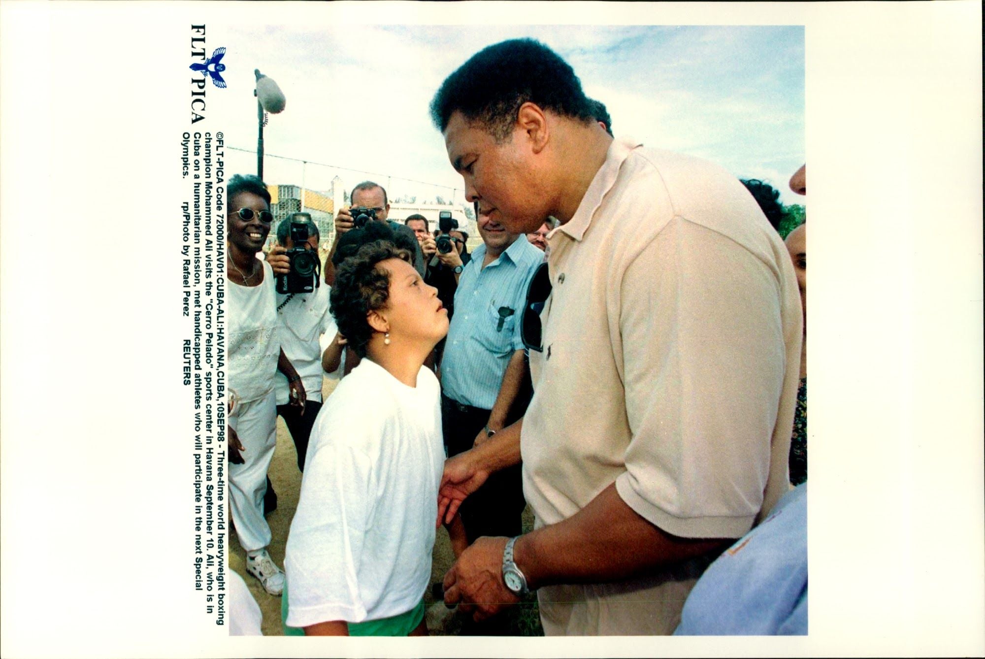 Muhammad Ali met handicapped athletes at Cerro Pelado in Cuba. - Vinta