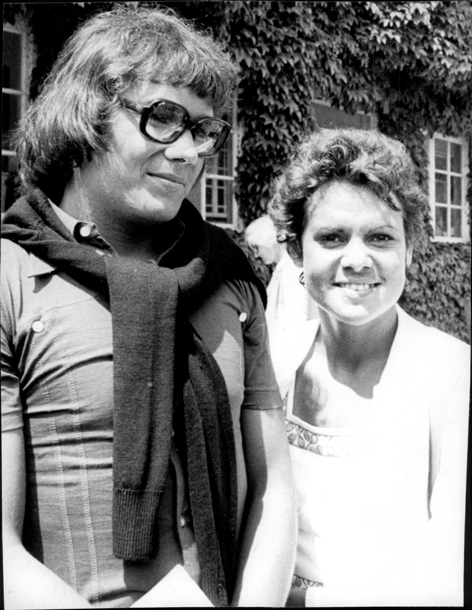 Portrait image of newly married couple Roger Cawley and Evonne Goolago
